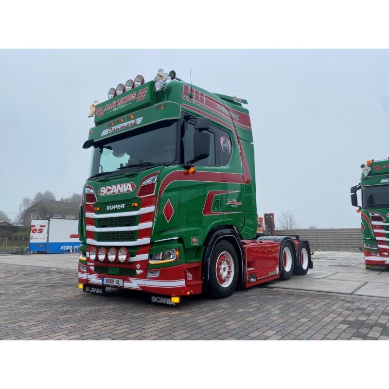 85272 - Scania Next Gen S580 6x2 semitrailer 3axle with ramps Jan Mues ...
